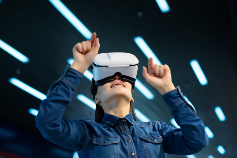 Innovative VR Screen and Control Tech Debuts at CES 2021 - SmartMag Tech 1