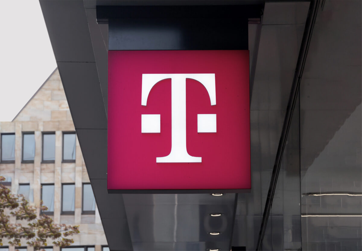 Apollo G2J Showcases Electric Sports Car - SmartMag TechBlog