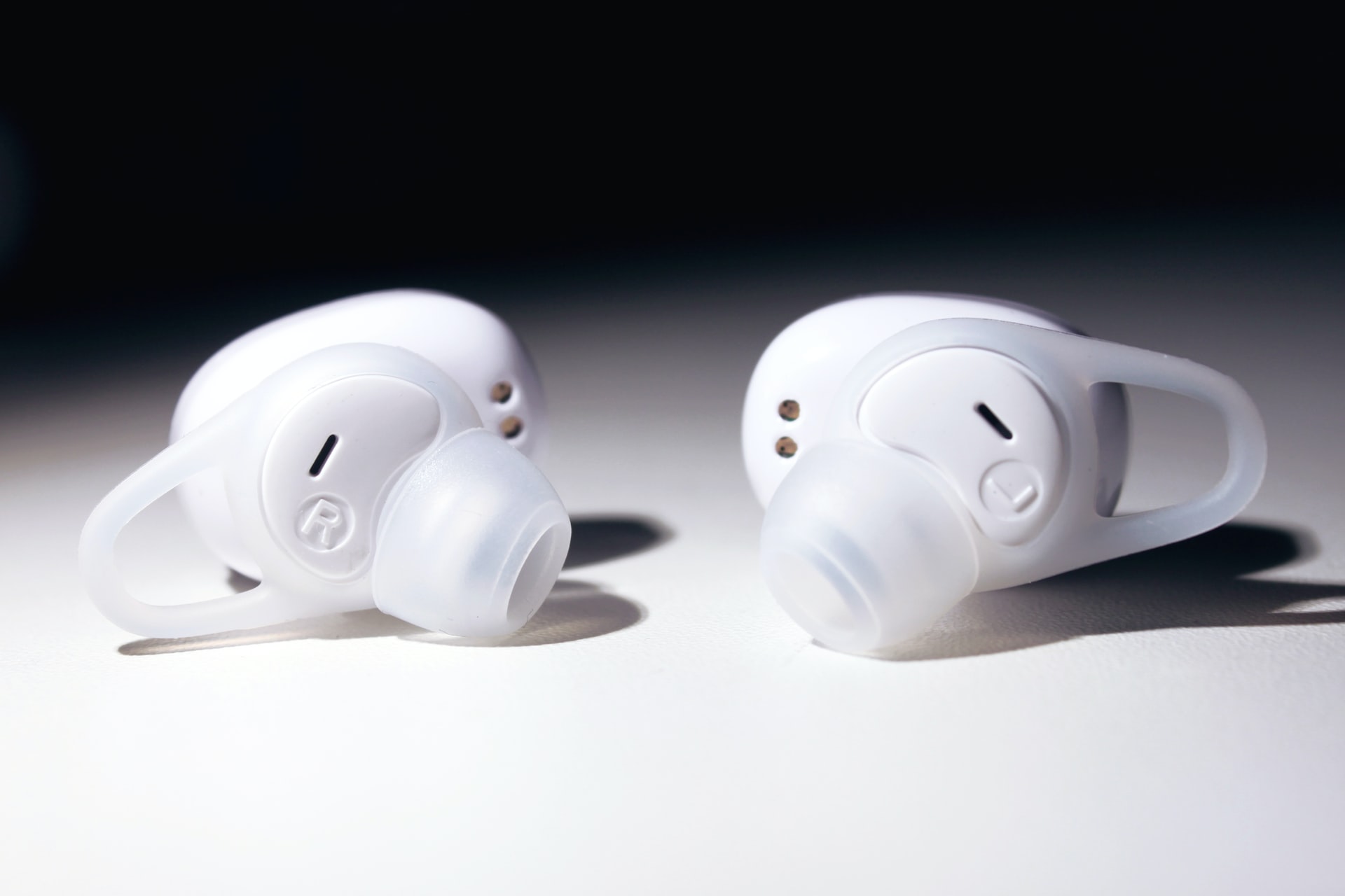 The Best Wireless Earbuds for the Samsung Galaxy S22 in 2022 - SmartMag ...